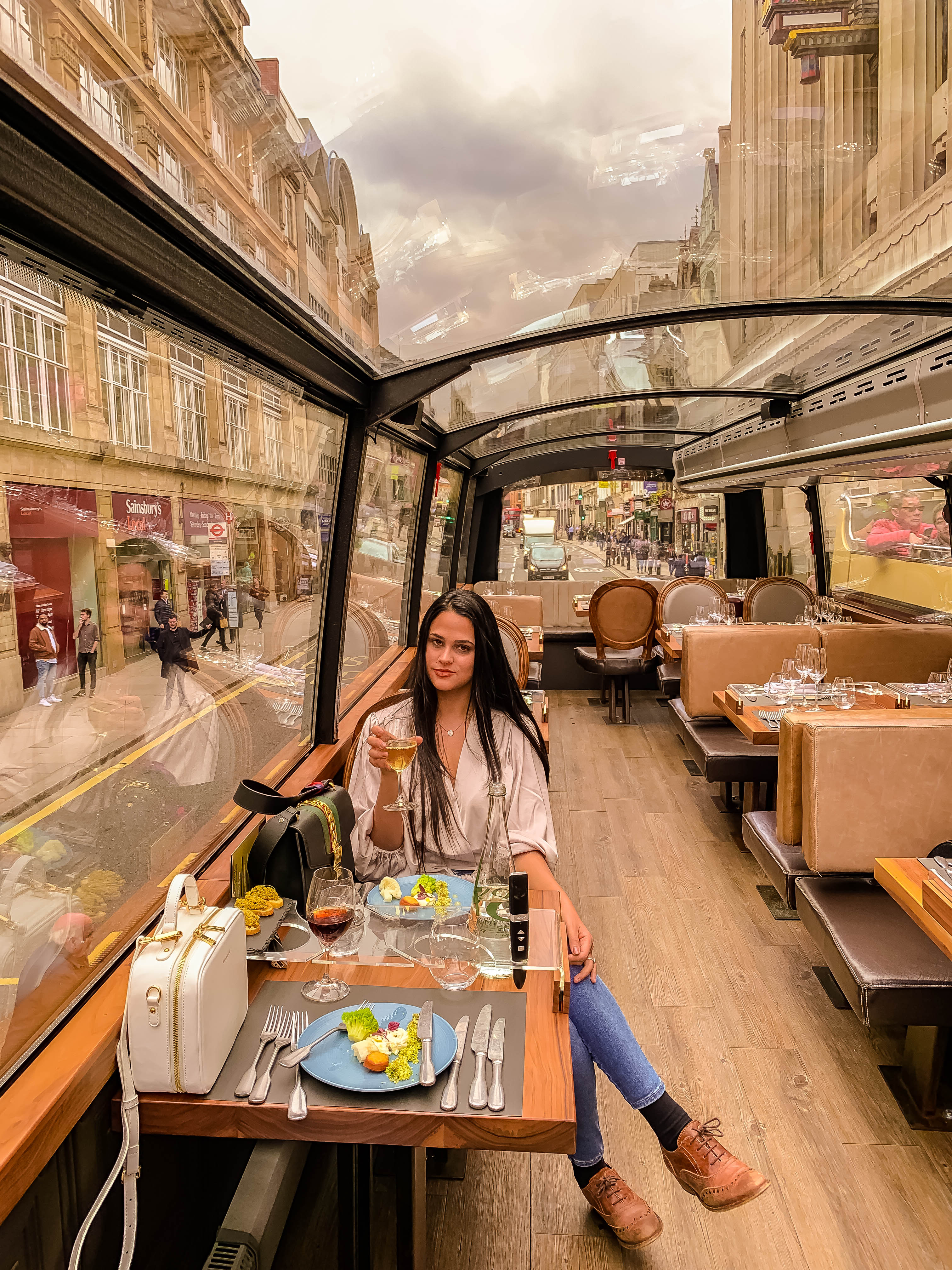 bustronome bus tour London – Luxury Voyager