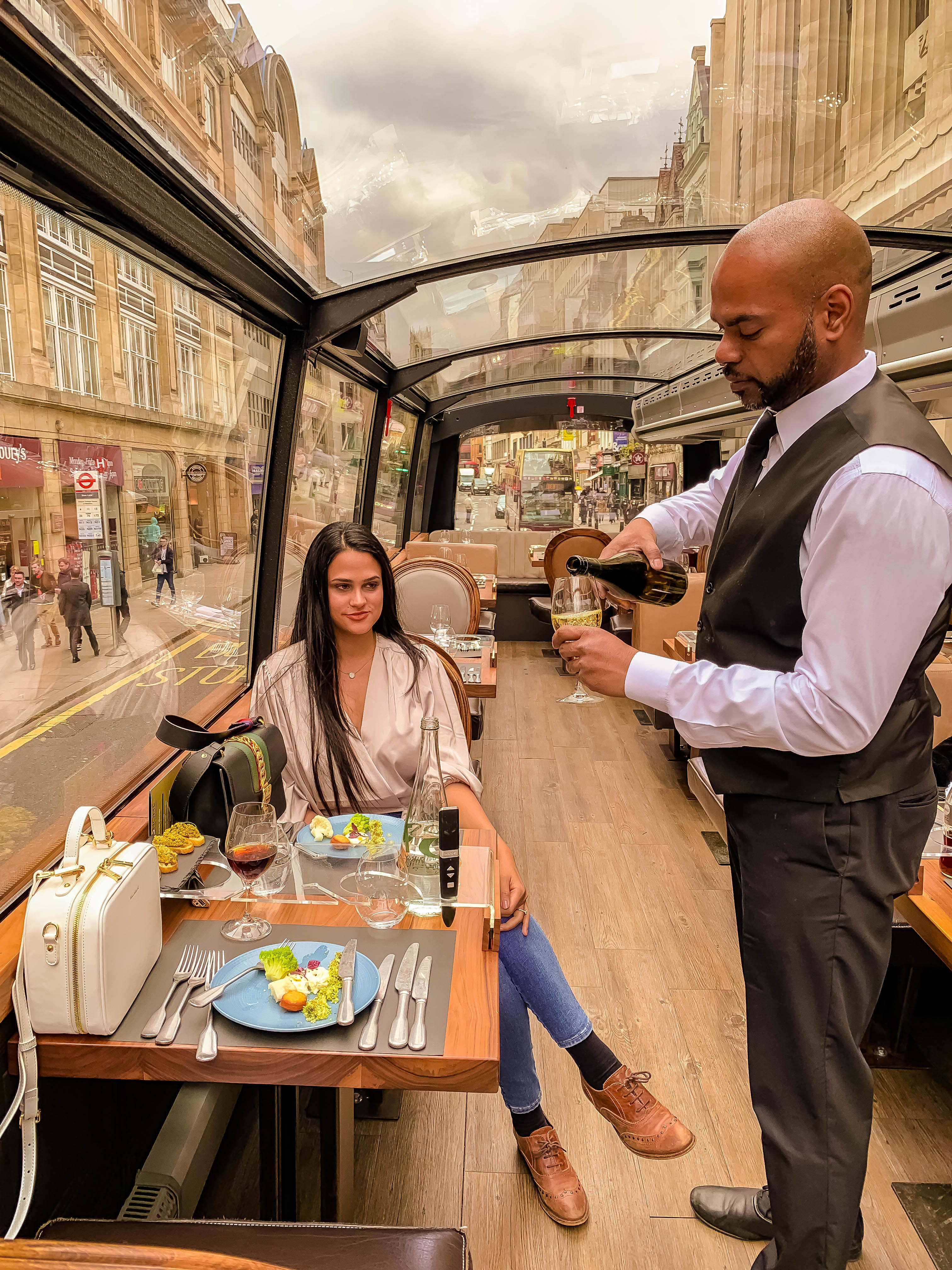 bustronome bus tour London – Luxury Voyager